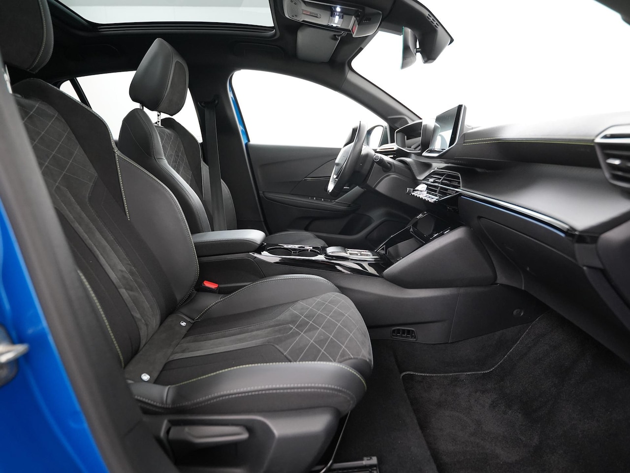Peugeot e-208 EV GT Pack 50 kWh 3 fase | Panoramadak | Leder/alcantara ...