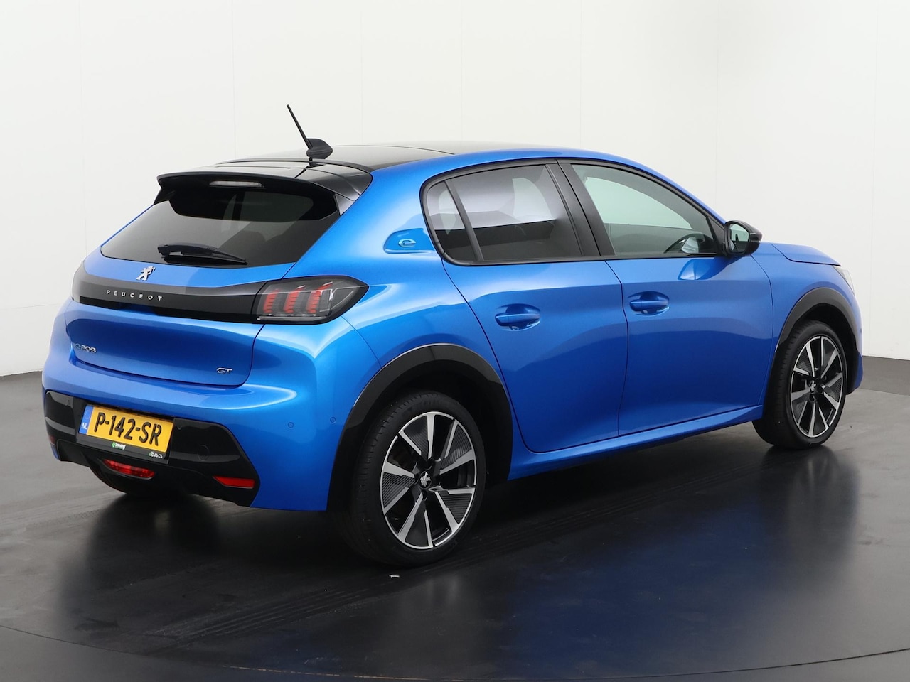 Peugeot e-208 EV GT Pack 50 kWh 3 fase | Panoramadak | Leder/alcantara ...